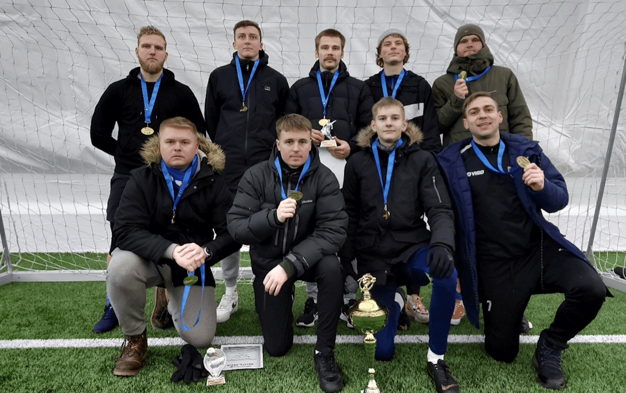 Läänemaa meister jalgpallis on võistkond Sats – Läänlane.ee