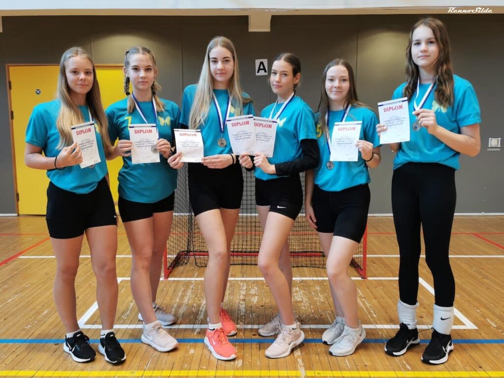 Saalihoki meistrid õpivad Oru koolis - Läänlane.ee