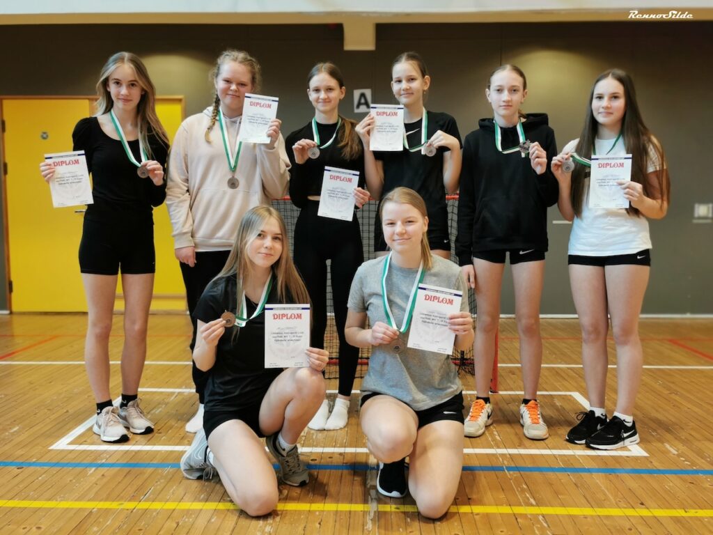 Saalihoki meistrid õpivad Oru koolis - Läänlane.ee Saalihoki meistrid õpivad Oru koolis - Läänlane.ee