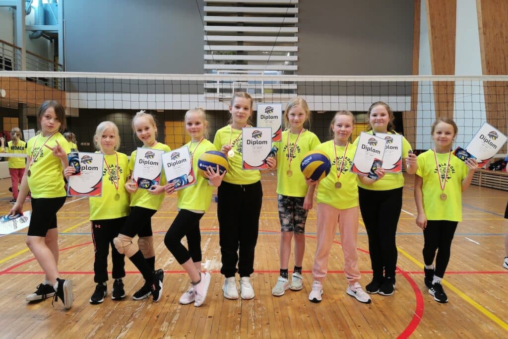 Võrkpalli pallilahingu meistrid on Oru ja Taebla - Läänlane.ee